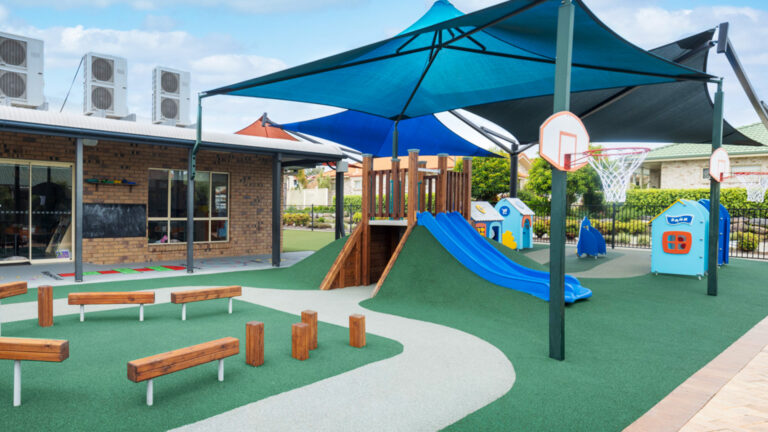 Mounds, Embankments and Custom Slides - Moduplay